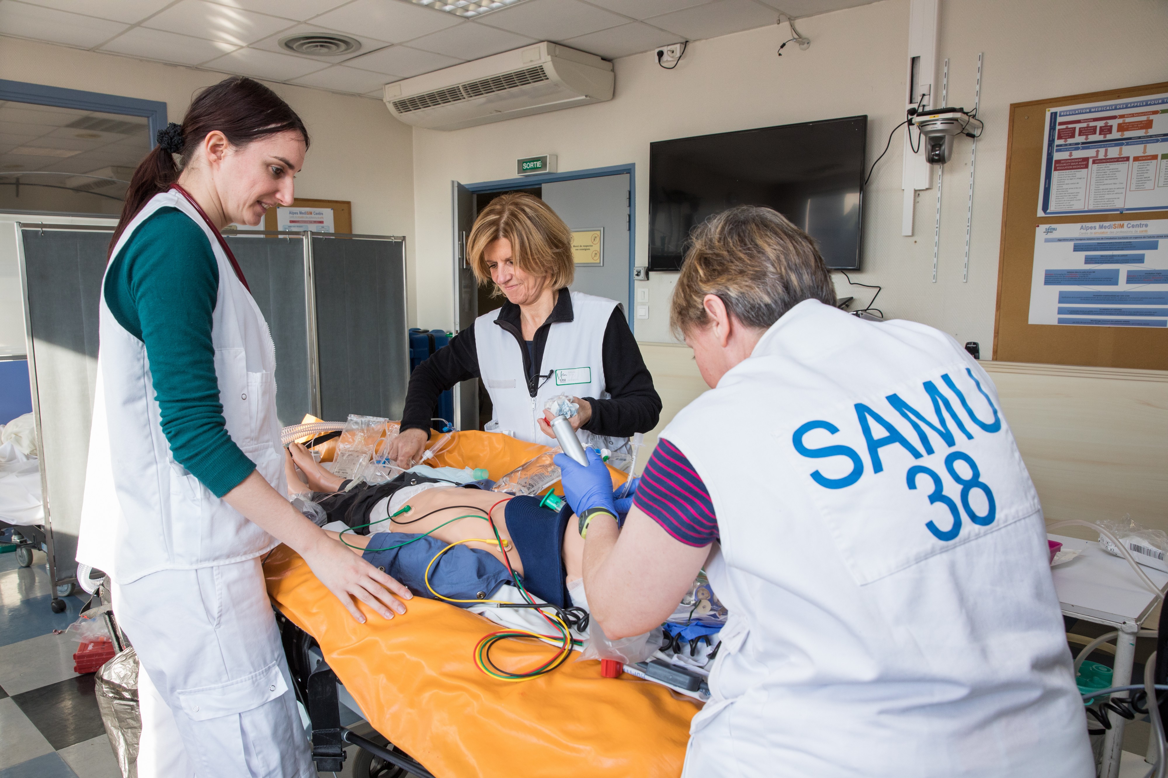 Prise en charge des urgences en équipe pluriprofessionnelle - CHU Grenoble Alpes